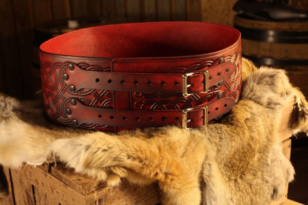 Broad LARP Leather Belt, red beställ på nätet - larp-fashion.se