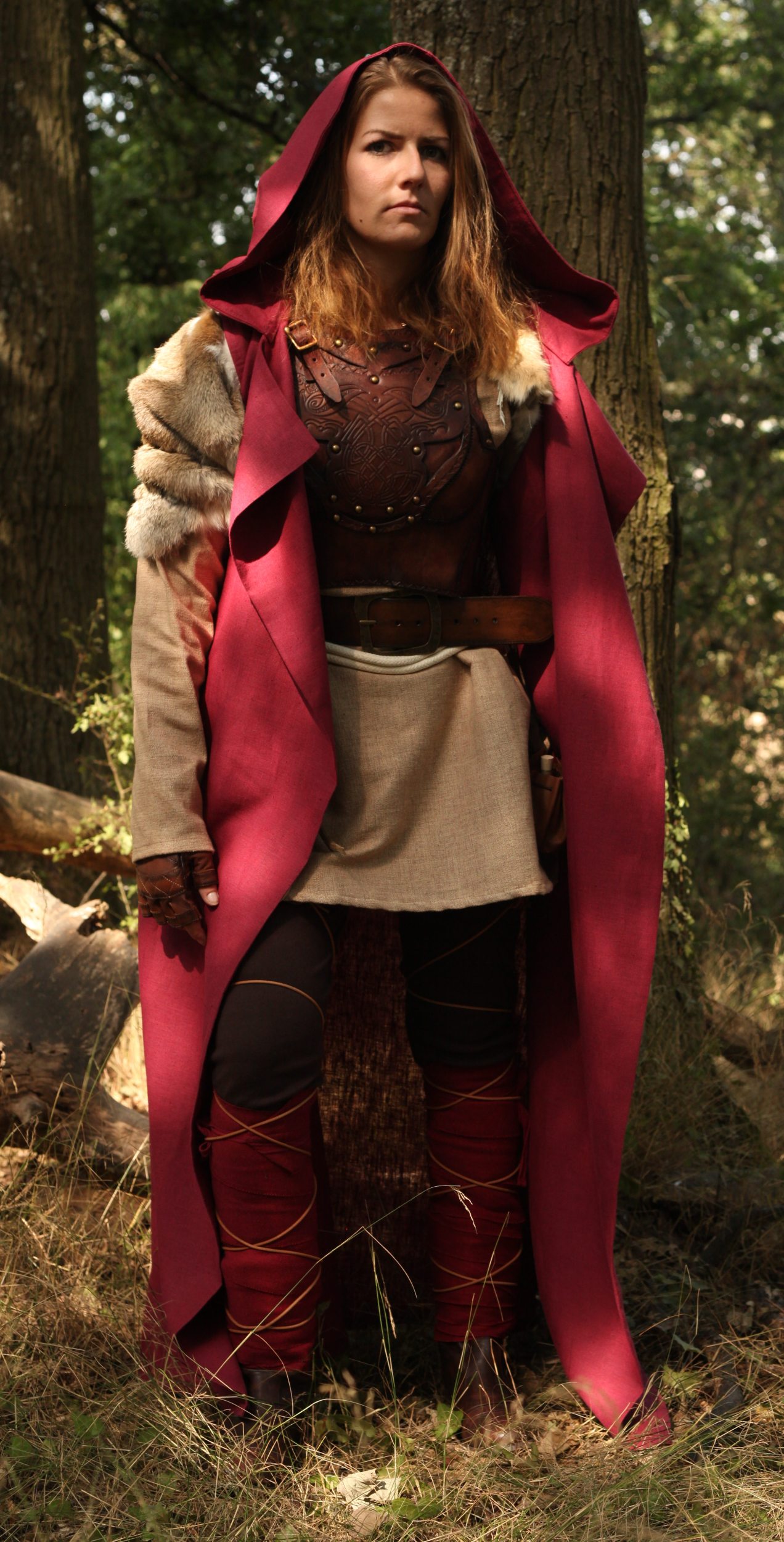 Ladies Red Hooded Linen Robe beställ på nätet - larp-fashion.se