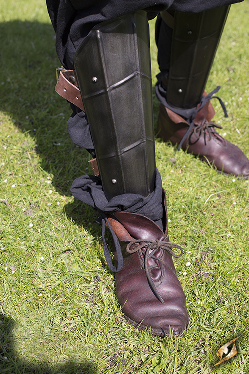 Protection Tibia Dark Drake commander en ligne chez larp-fashion.fr