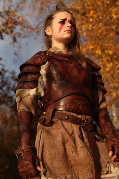 LARP Vambraces Shield Maiden beställ på nätet - larp-fashion.se